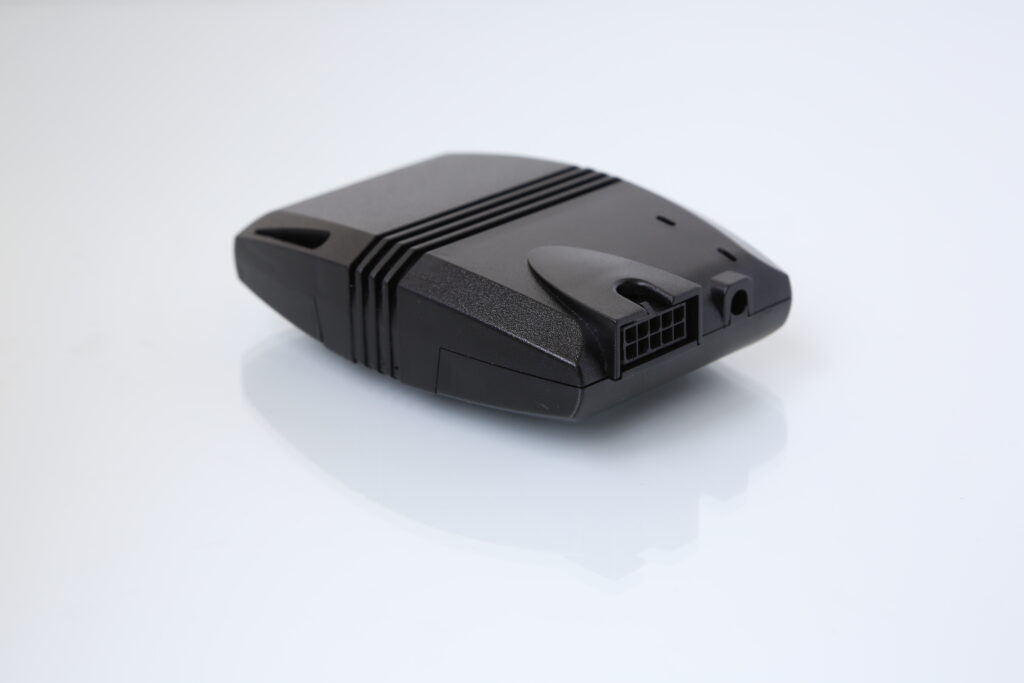 Vehicle tracking device with a built-in Wi‑Fi hotspot